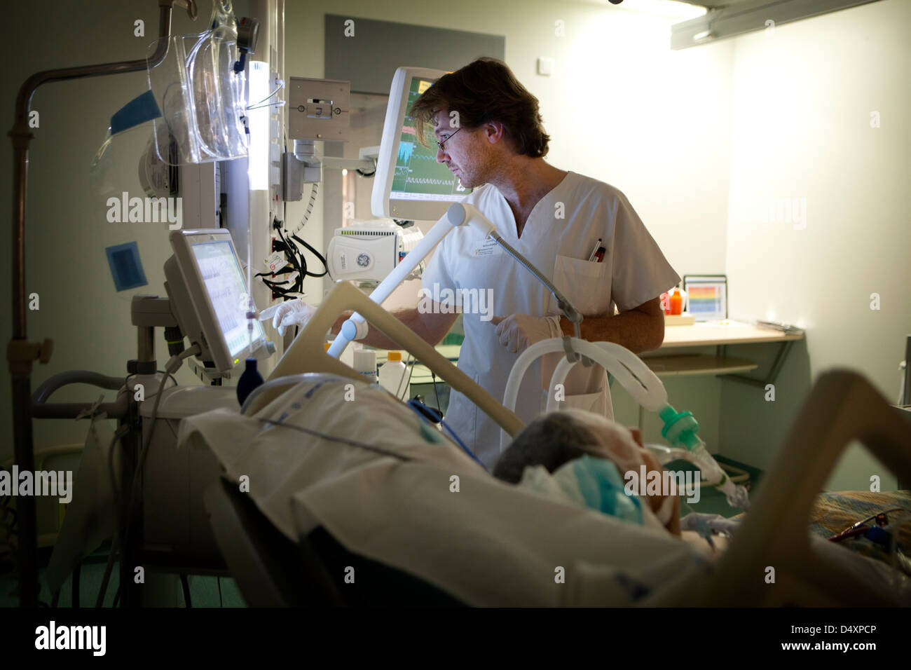 INTENSIVE CARE UNIT Stock Photo - Alamy