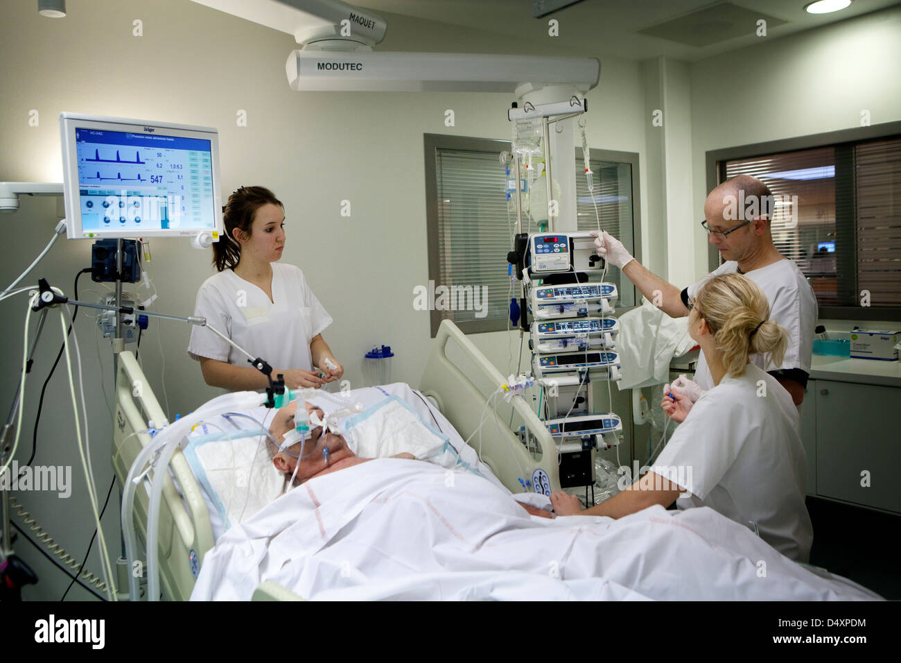 Hospital Beds Intensive Care Unit High Resolution Stock Photography and ...