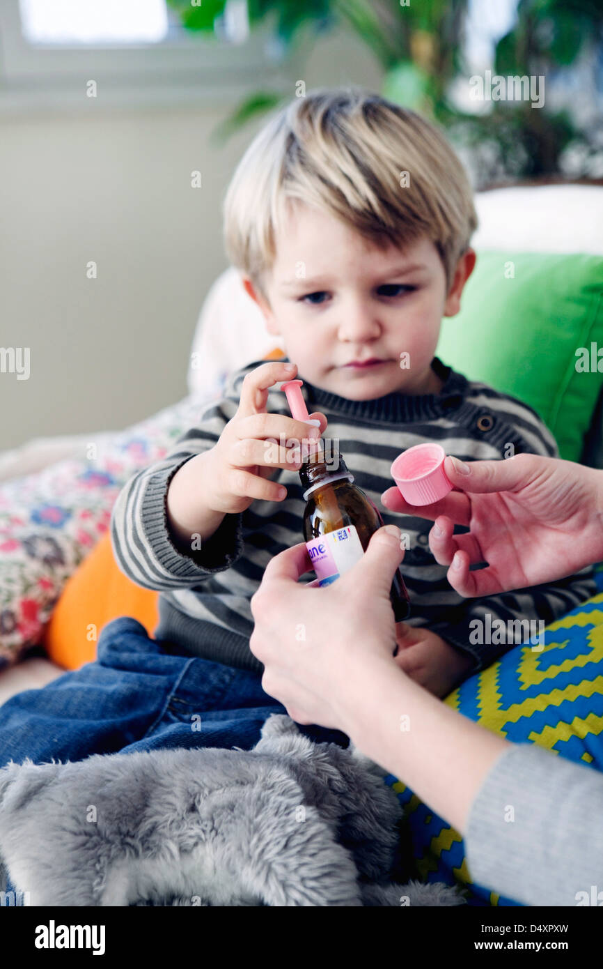 Children taking drugs hi-res stock photography and images - Alamy
