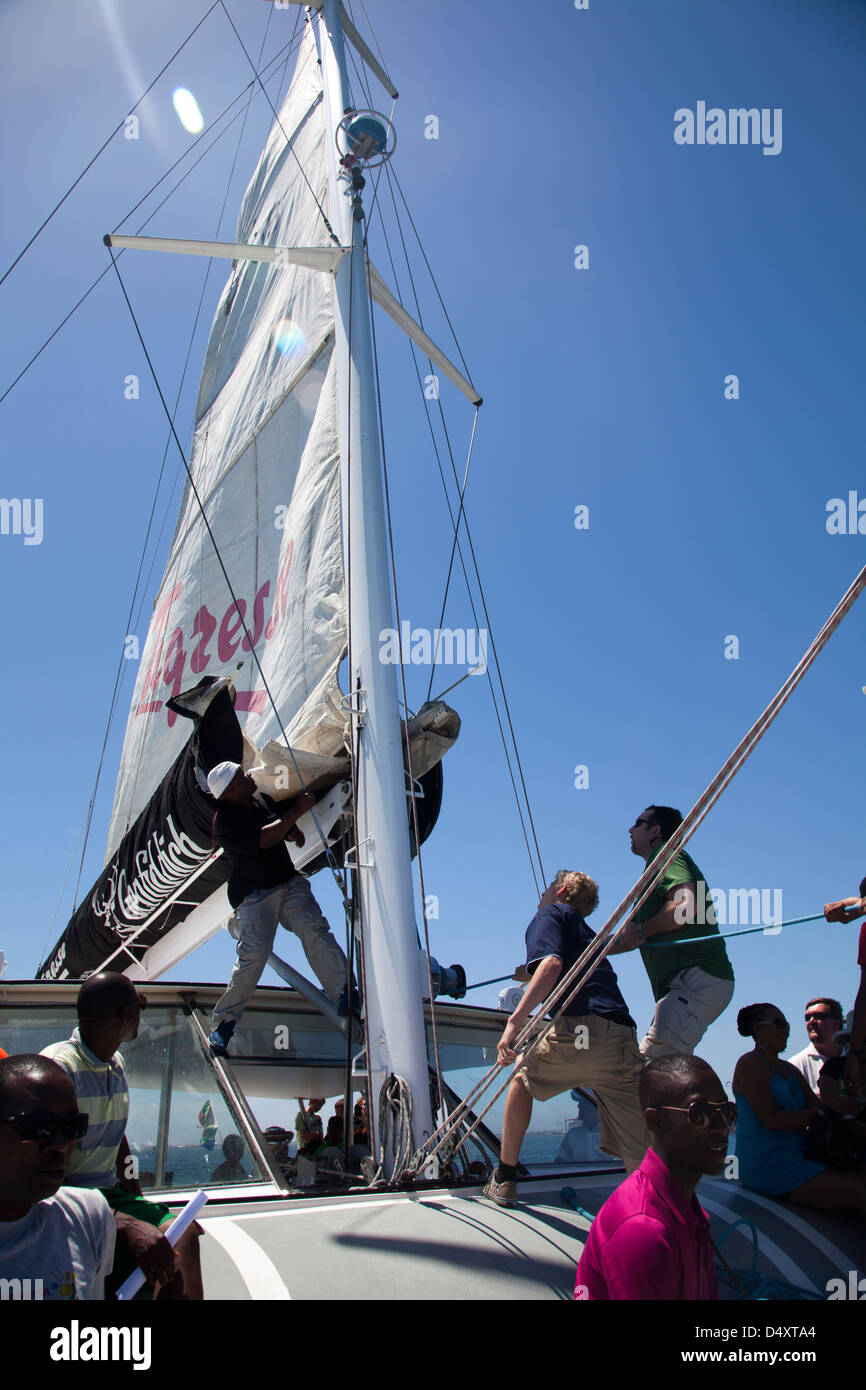 Raise the sail hi-res stock photography and images - Alamy