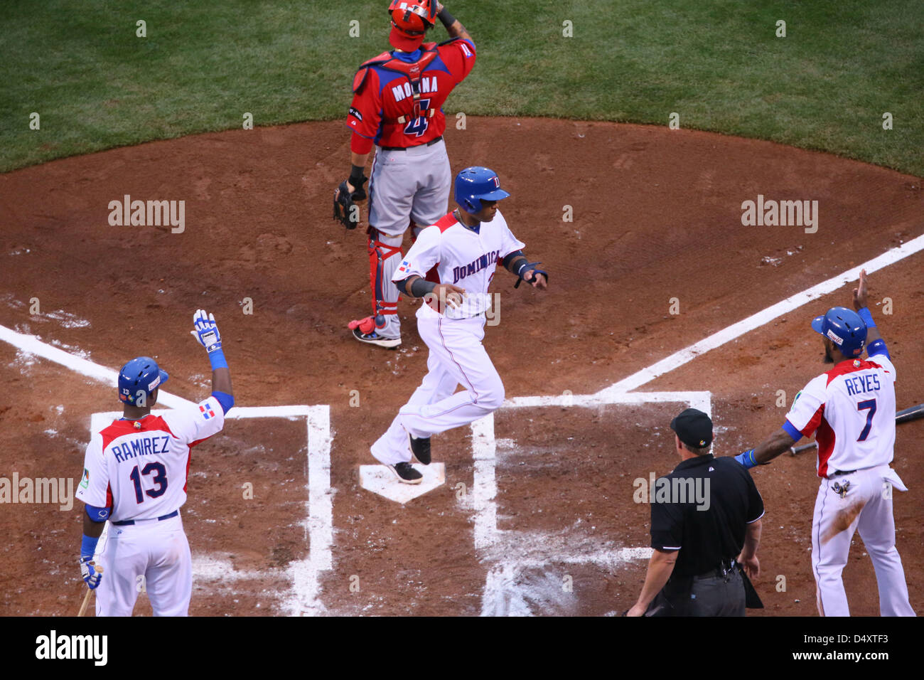 World baseball classic 2013 hi-res stock photography and images - Alamy
