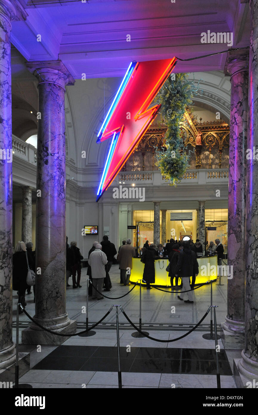 David bowie is exhibition 2013 hi-res stock photography and images - Alamy