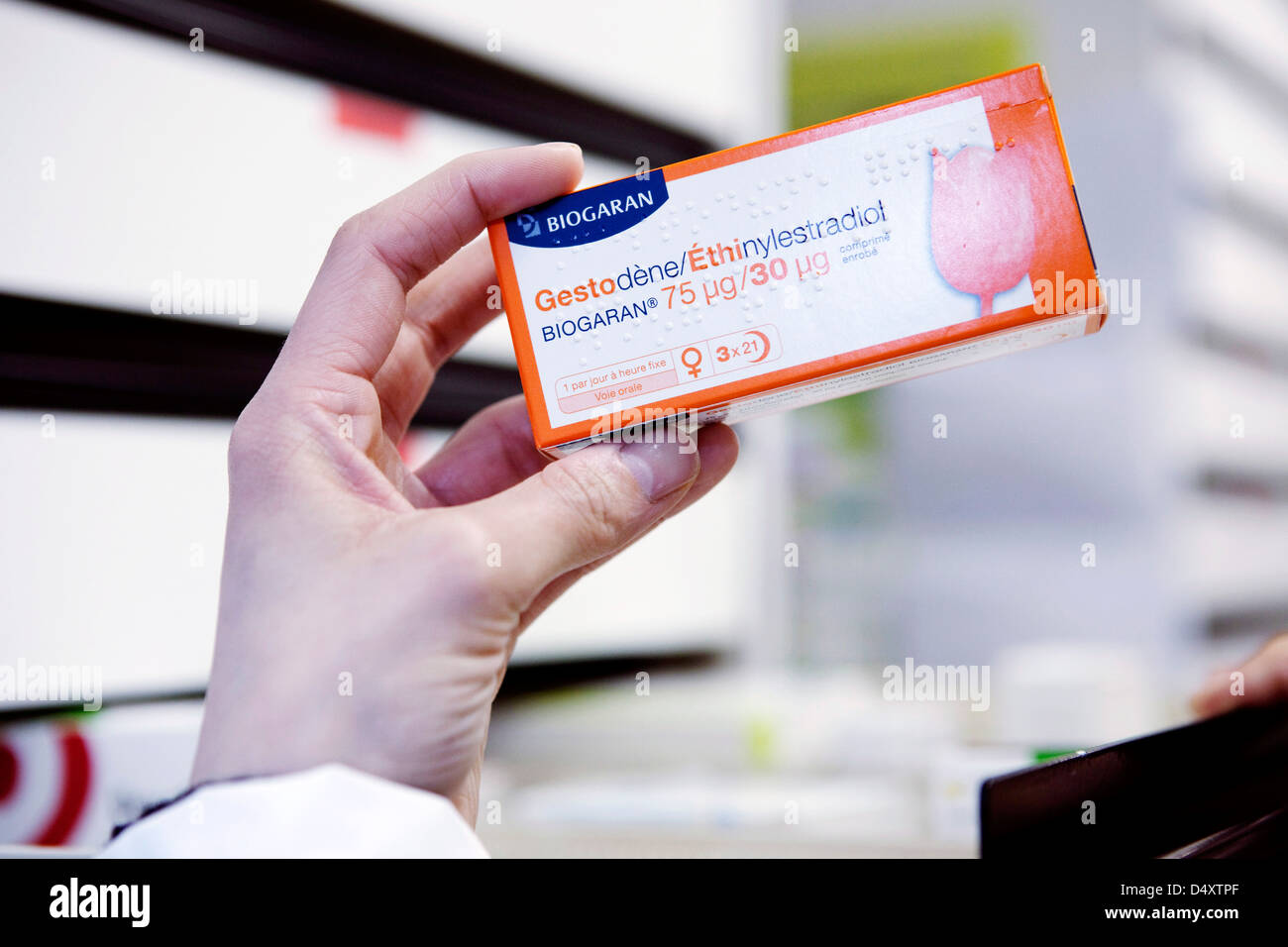 Estrogen contraceptives hi-res stock photography and images - Alamy