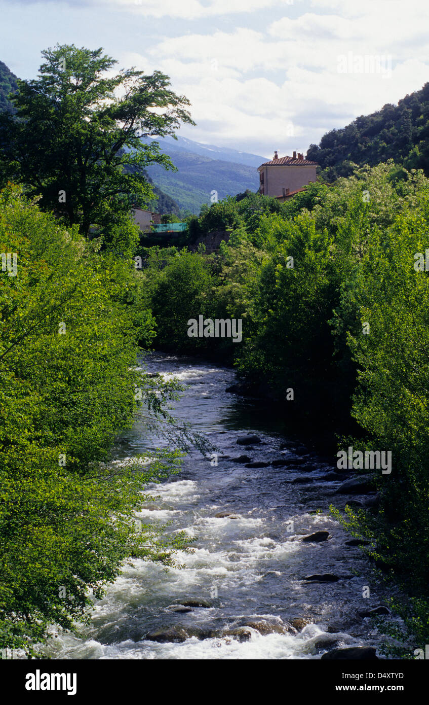 Tet river hi-res stock photography and images - Alamy