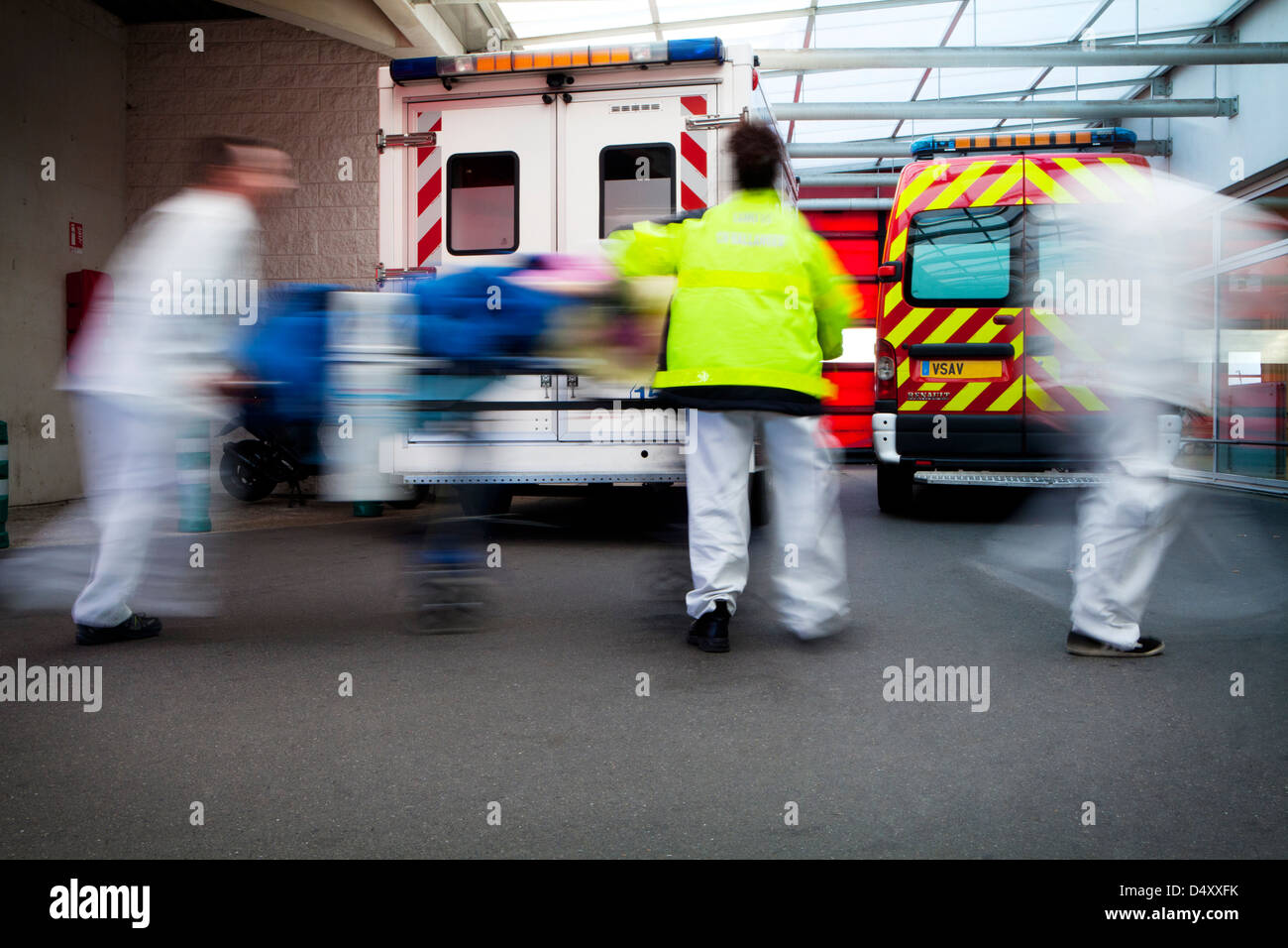 Emergency patient vague hi-res stock photography and images - Alamy