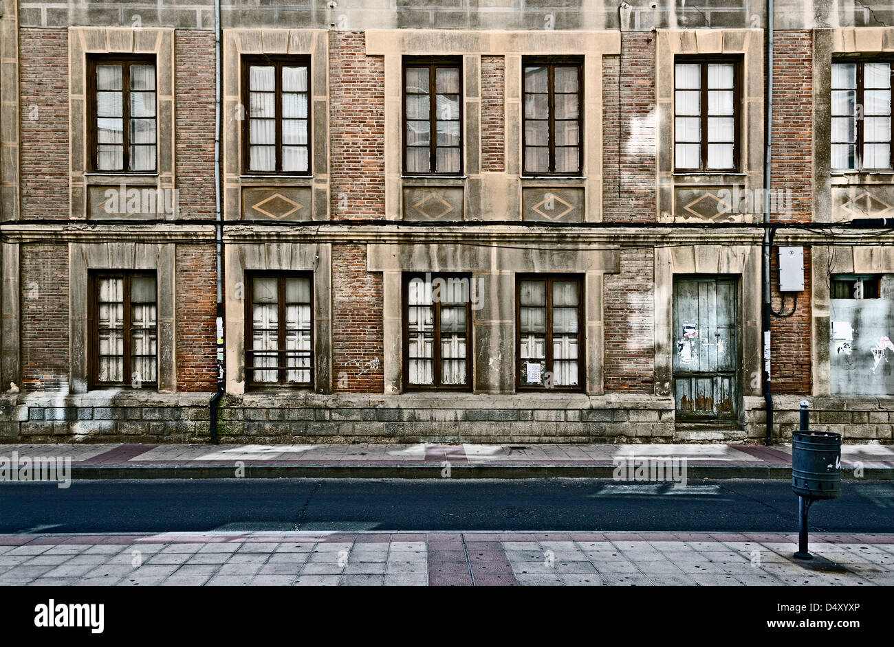 Rubble building graffiti steel hi-res stock photography and images - Alamy