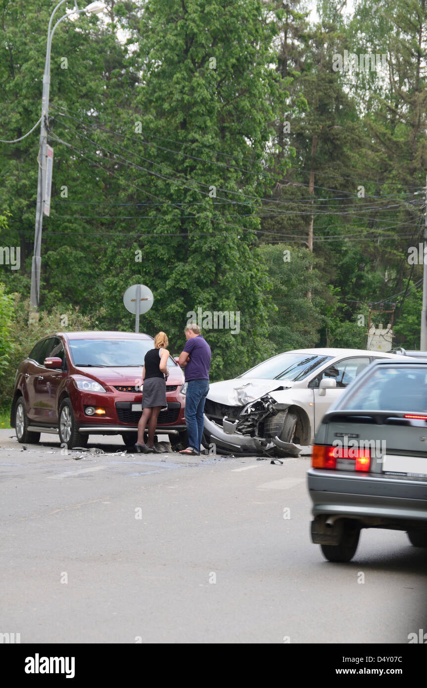 Smashed cars hi-res stock photography and images - Alamy