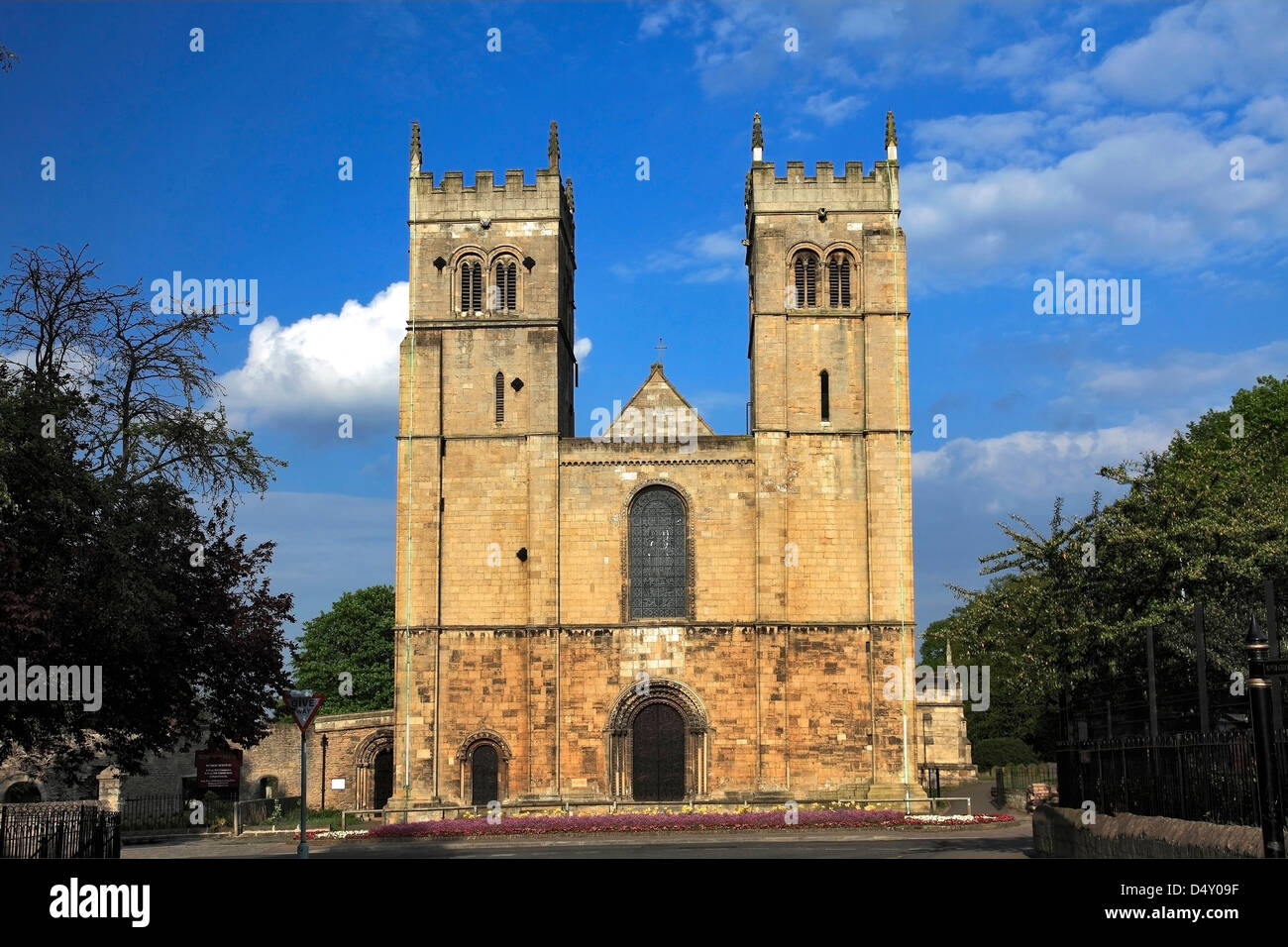 Priory church in the market town of Worksop, Nottinghamshire, England ...