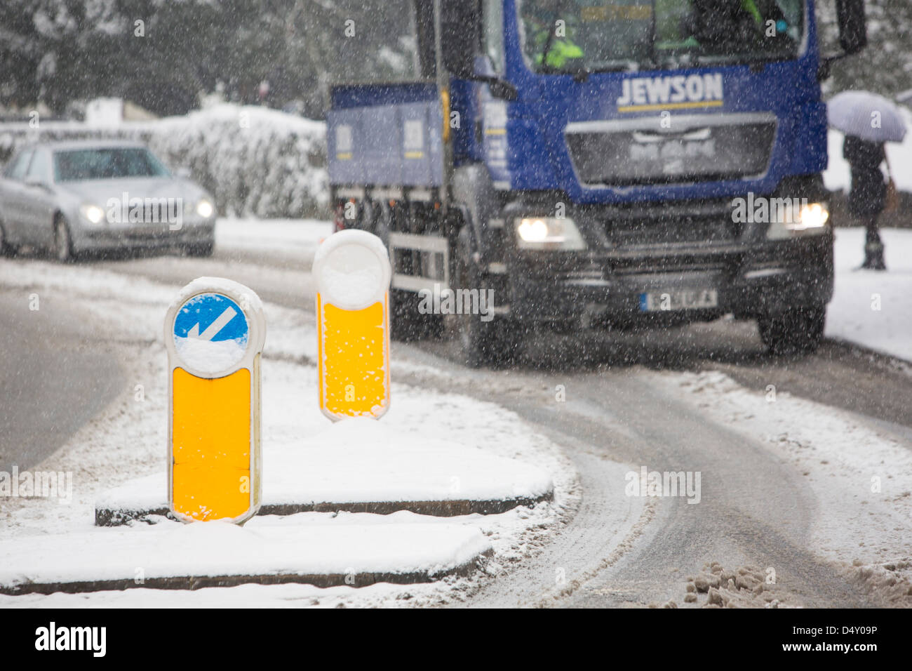 Cars driving through Ambleside in the snow, Lake District, UK Stock ...