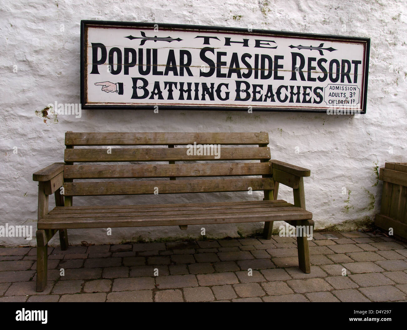 Devon traditional bench wooden direction sign hi-res stock photography ...