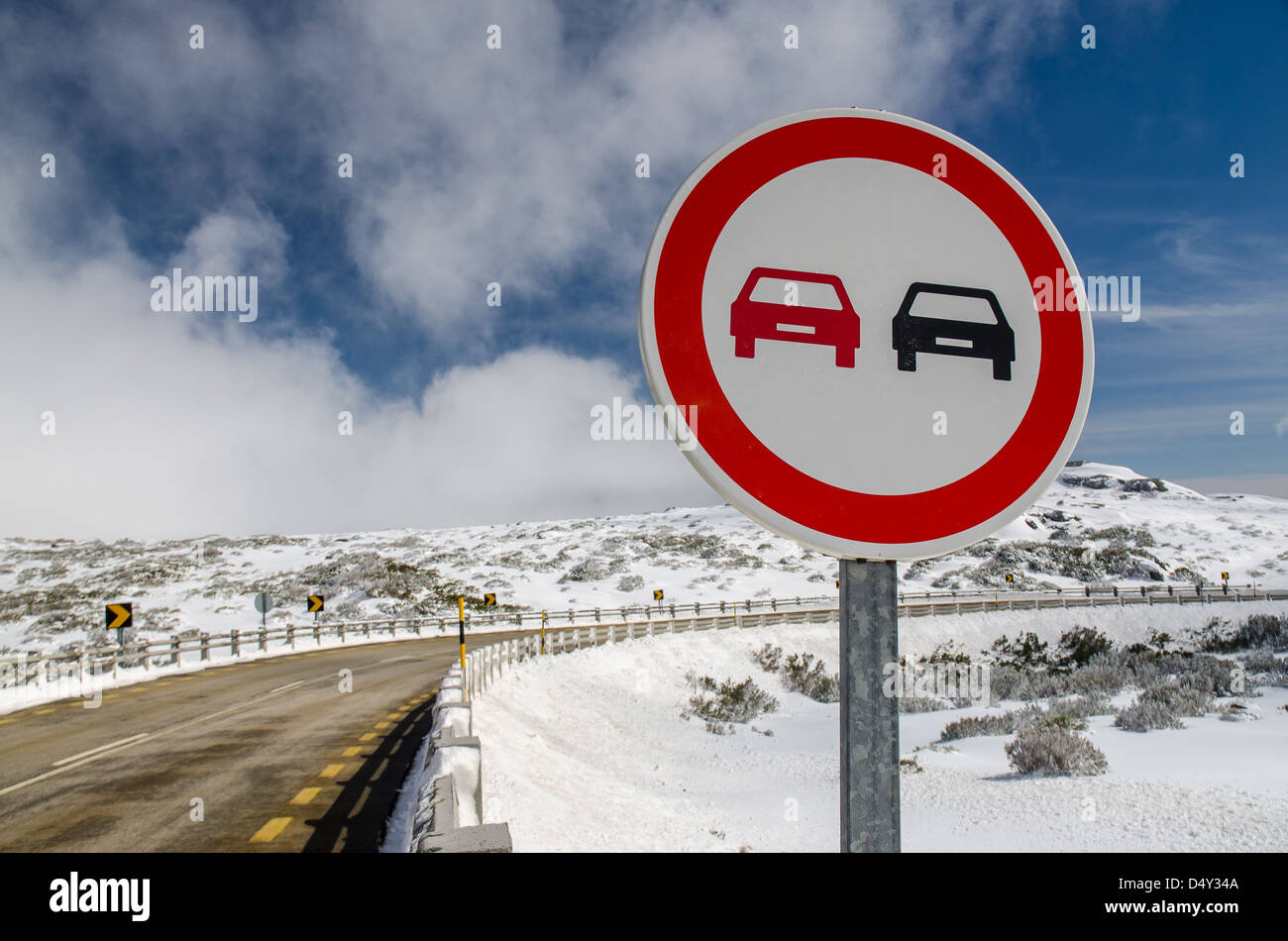Forbidden overtake hi-res stock photography and images - Alamy
