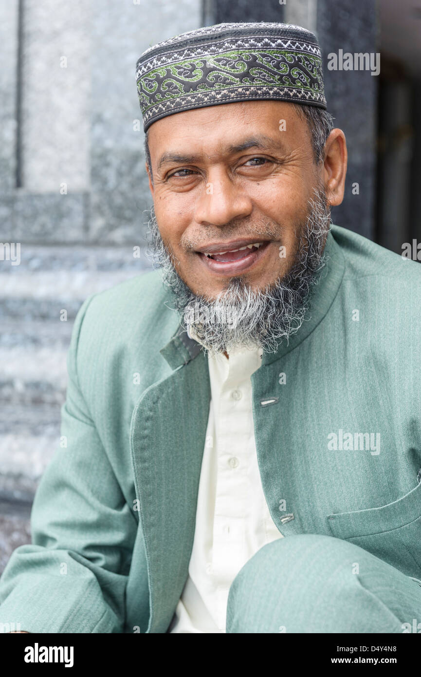 Muslim man outside Jame´Asr Hassanil Bolkiah Mosque, Bandar Seri ...