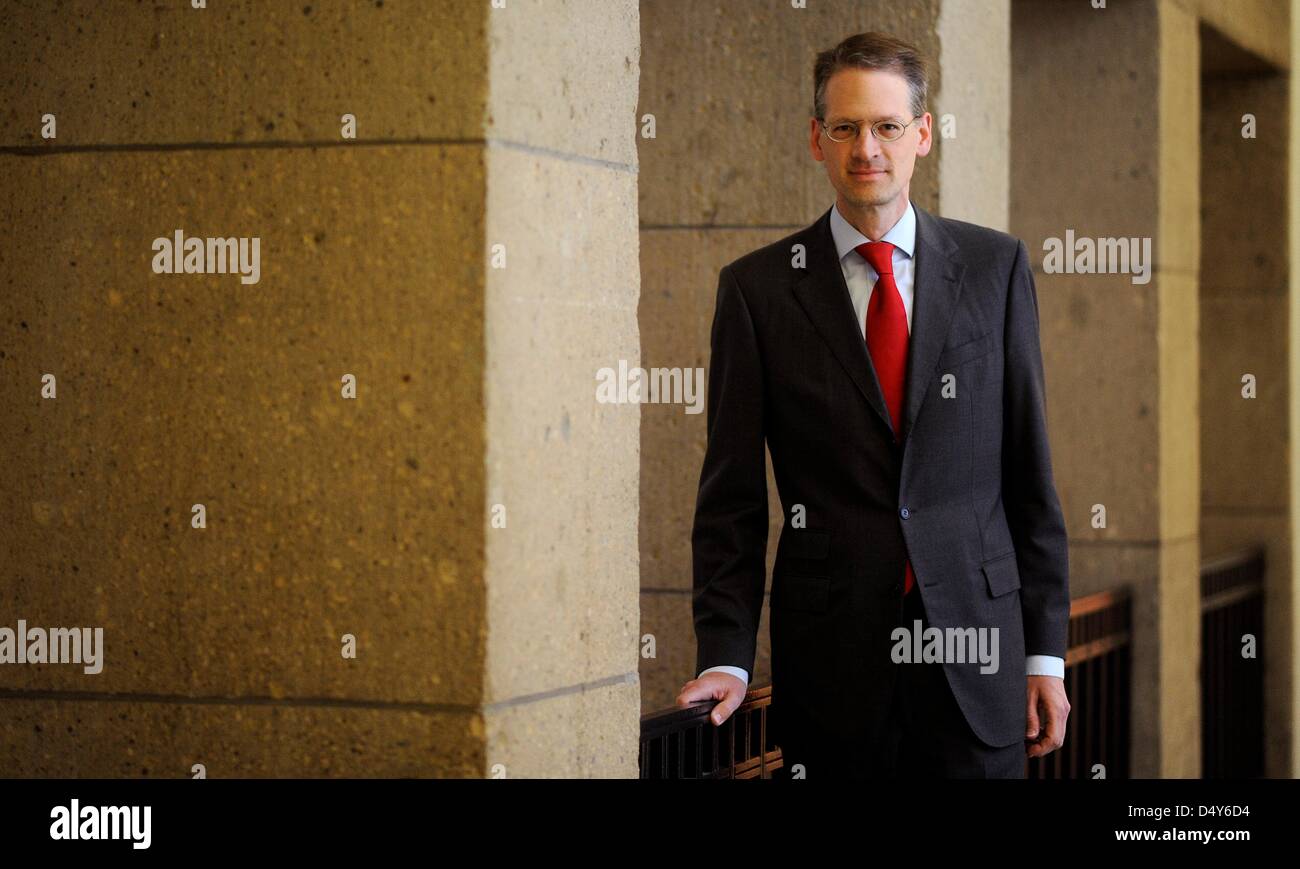 Supposed to suit hi-res stock photography and images - Alamy
