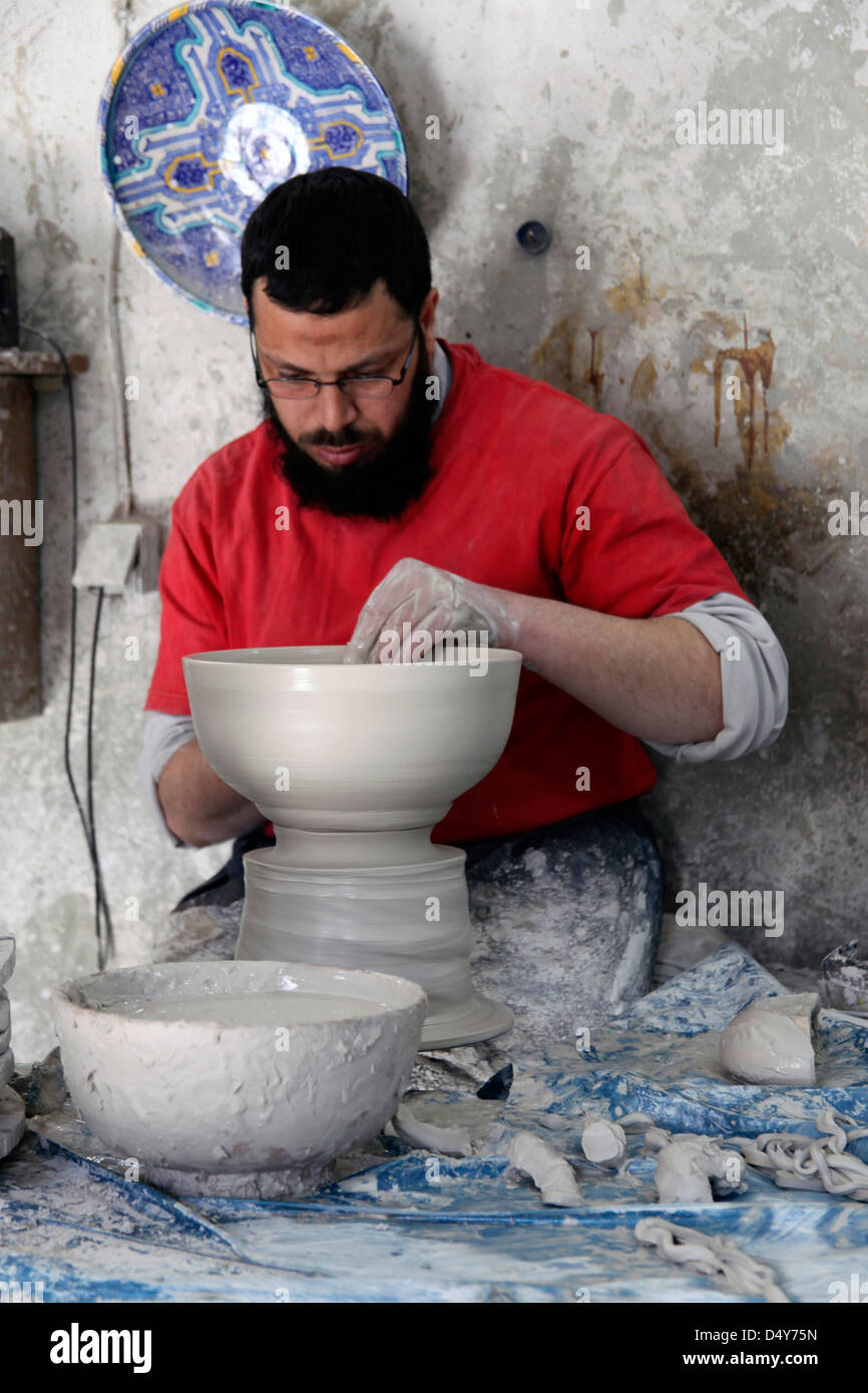Morocco, Fes. Moroccan Potter spinning clay bowl Stock Photo - Alamy