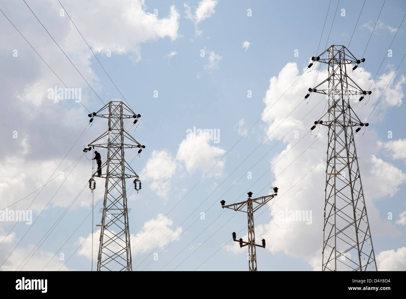 Man working high voltage pylon hi-res stock photography and images - Alamy
