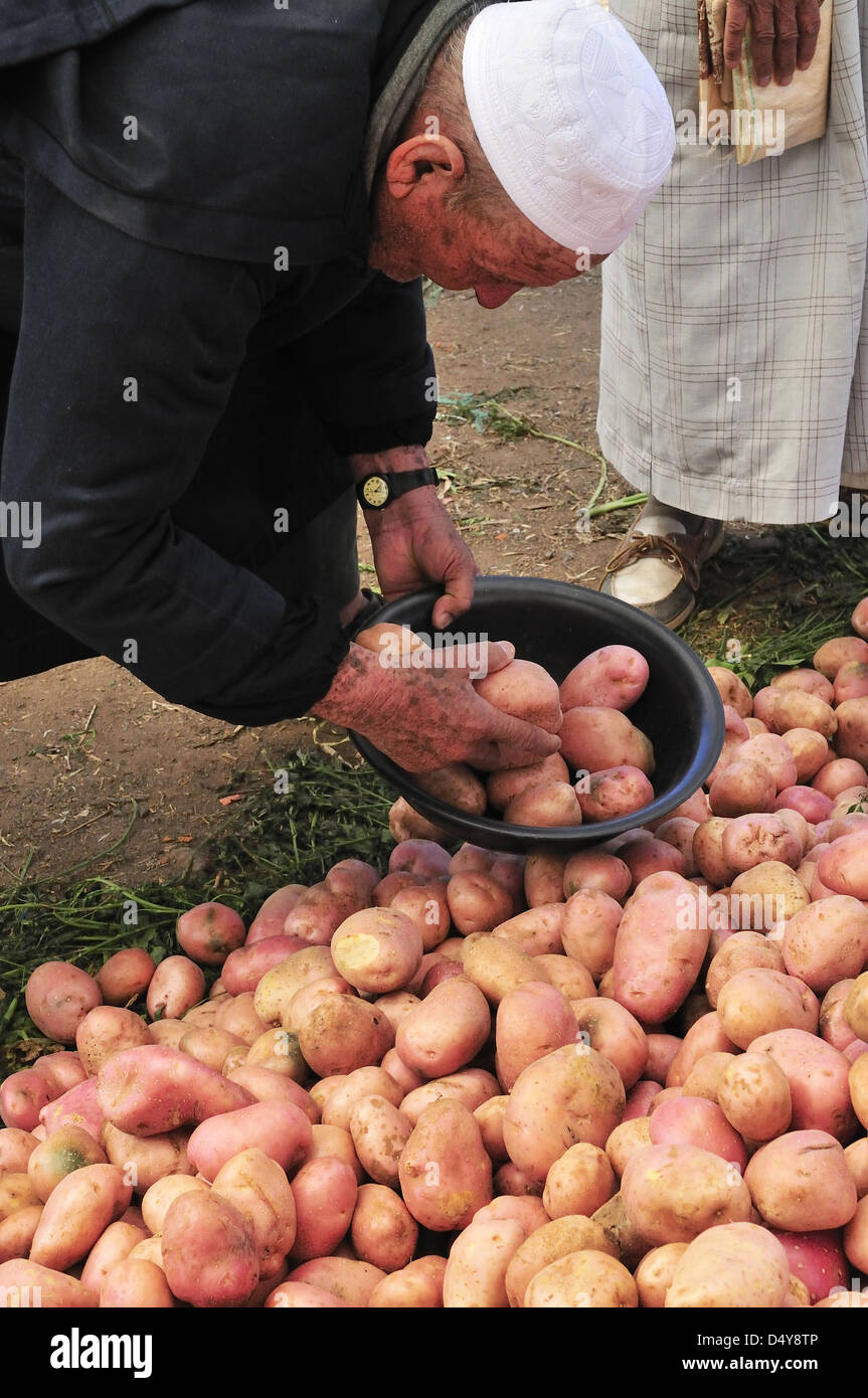 Selling potatoes hi-res stock photography and images - Alamy