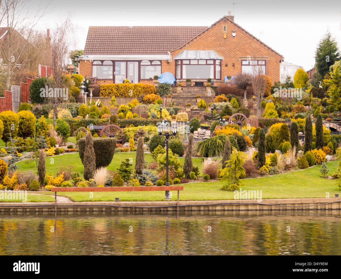 A house on the canal in Barrow on Soar, Leicestershire, UK Stock Photo ...