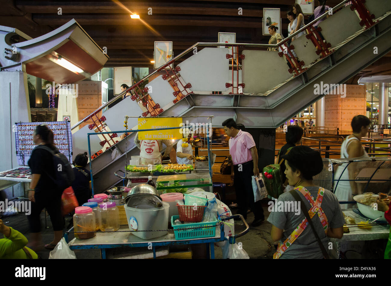 Street food court at Bangkok metro station Stock Photo - Alamy