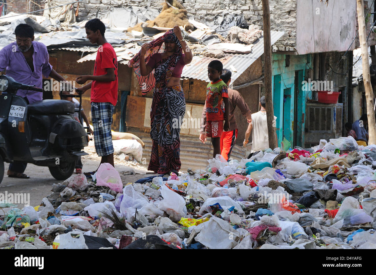 Indian slum man hi-res stock photography and images - Alamy