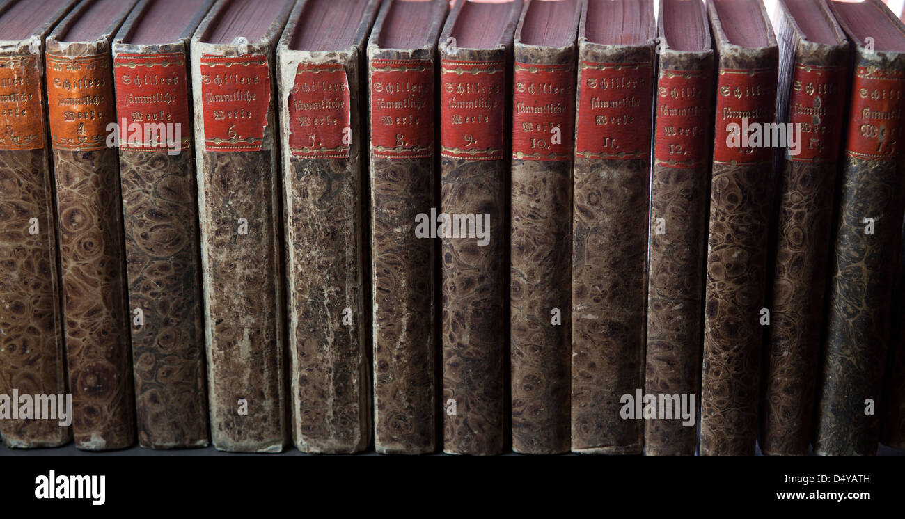 Old volume library books hi-res stock photography and images - Alamy