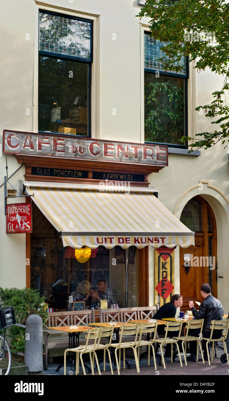 Diners table street restaurant cafe hi-res stock photography and images ...