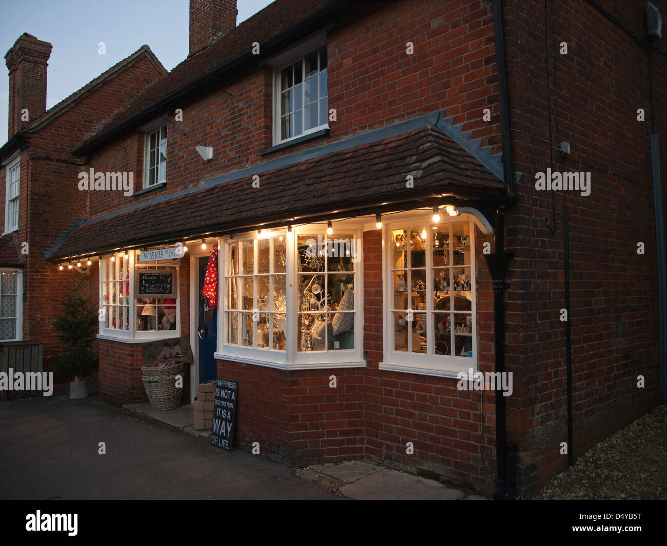 Beaulieu village shop hi-res stock photography and images - Alamy