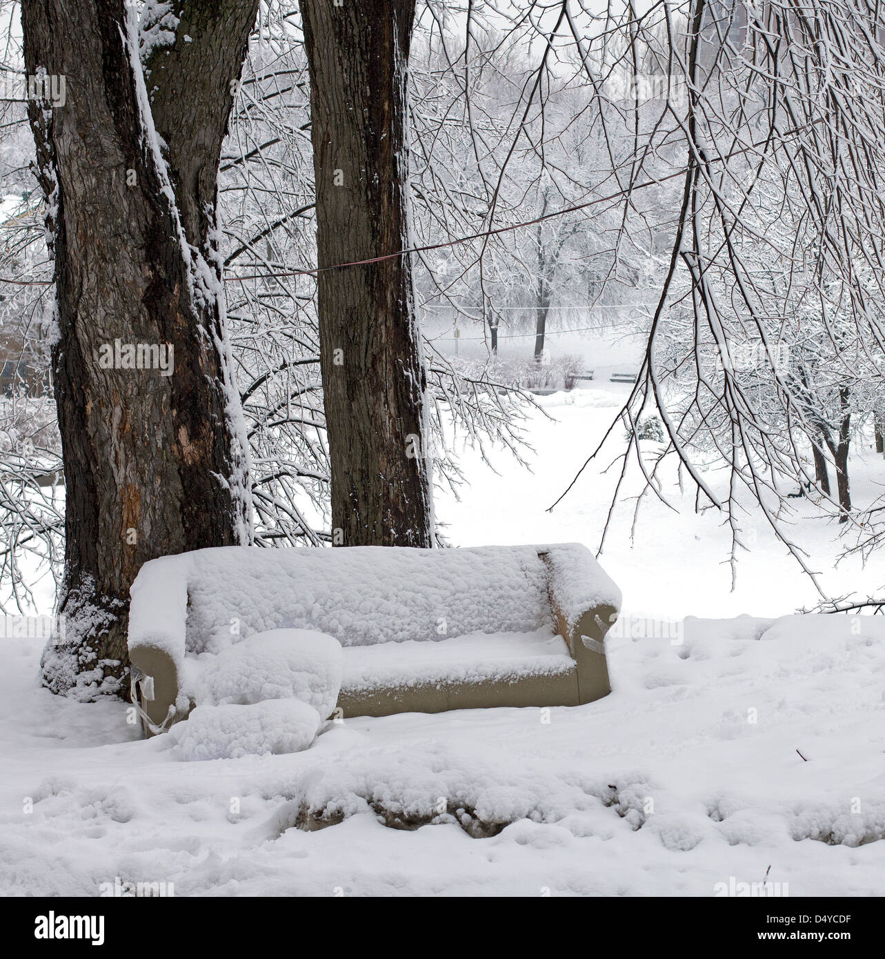 Urban snowscape hi-res stock photography and images - Alamy