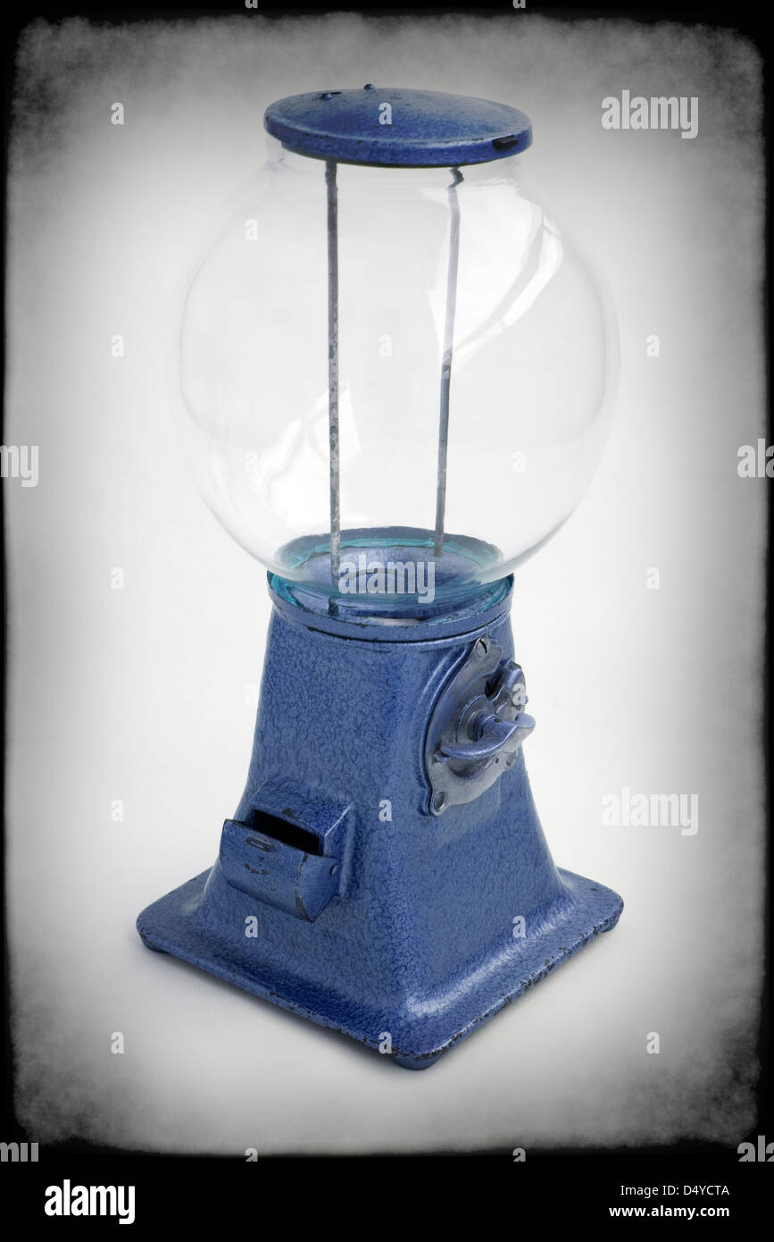 Old chewing gum vending machine about 1930 on grunge Stock Photo - Alamy