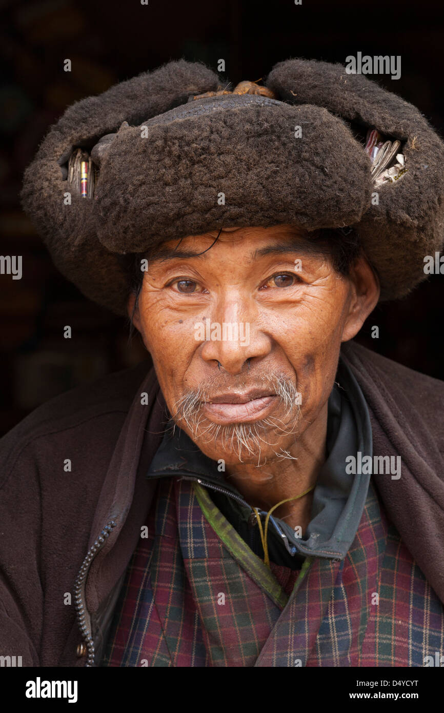 Bhutan people smile hi-res stock photography and images - Alamy