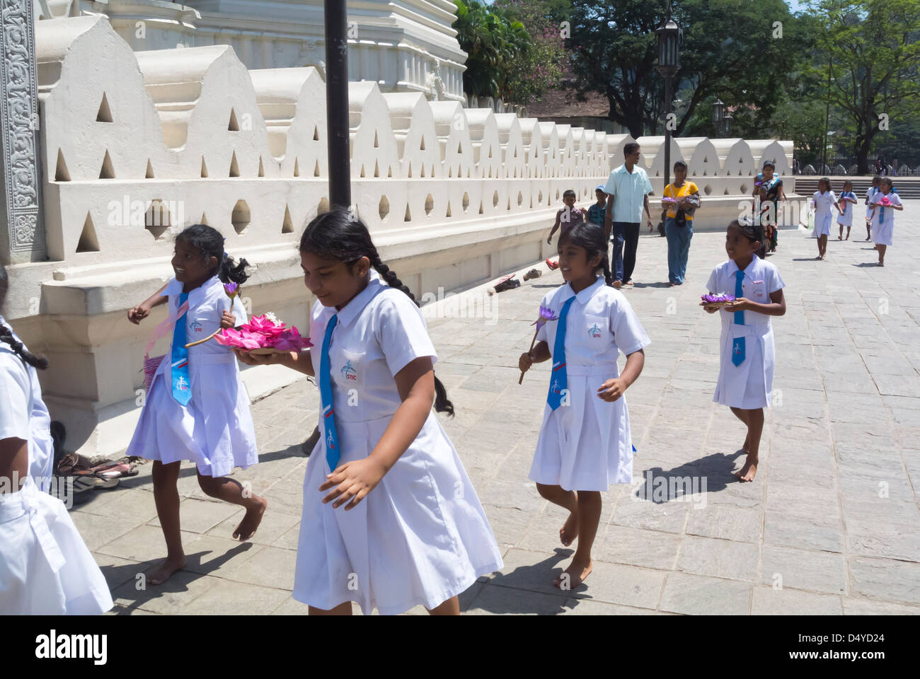 Girls school girl uniform sri lanka hi-res stock photography and images ...