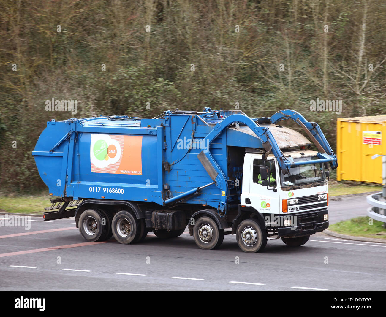 March 2013 - Big 8 wheel refuse truck for collecting commercial waste ...