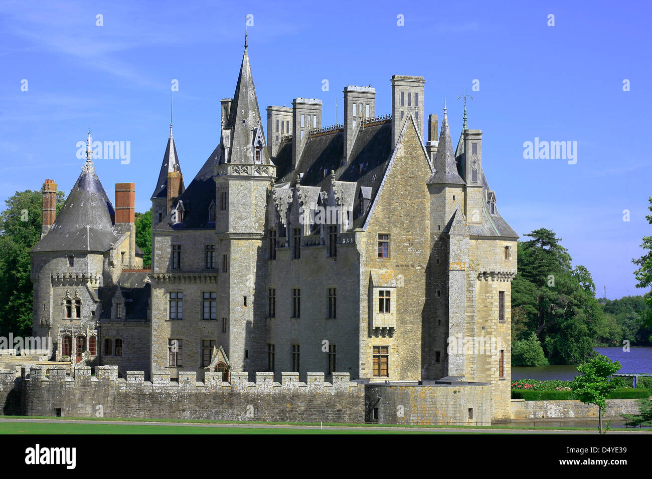 Chateau de la bretesche france hi-res stock photography and images - Alamy