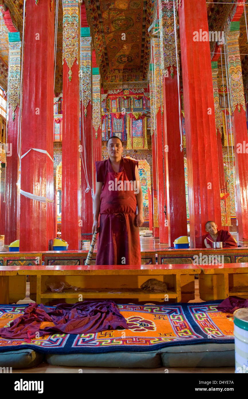 Monks standing at Sangpi Luobuling Si Monastery, in town of Xiangcheng ...