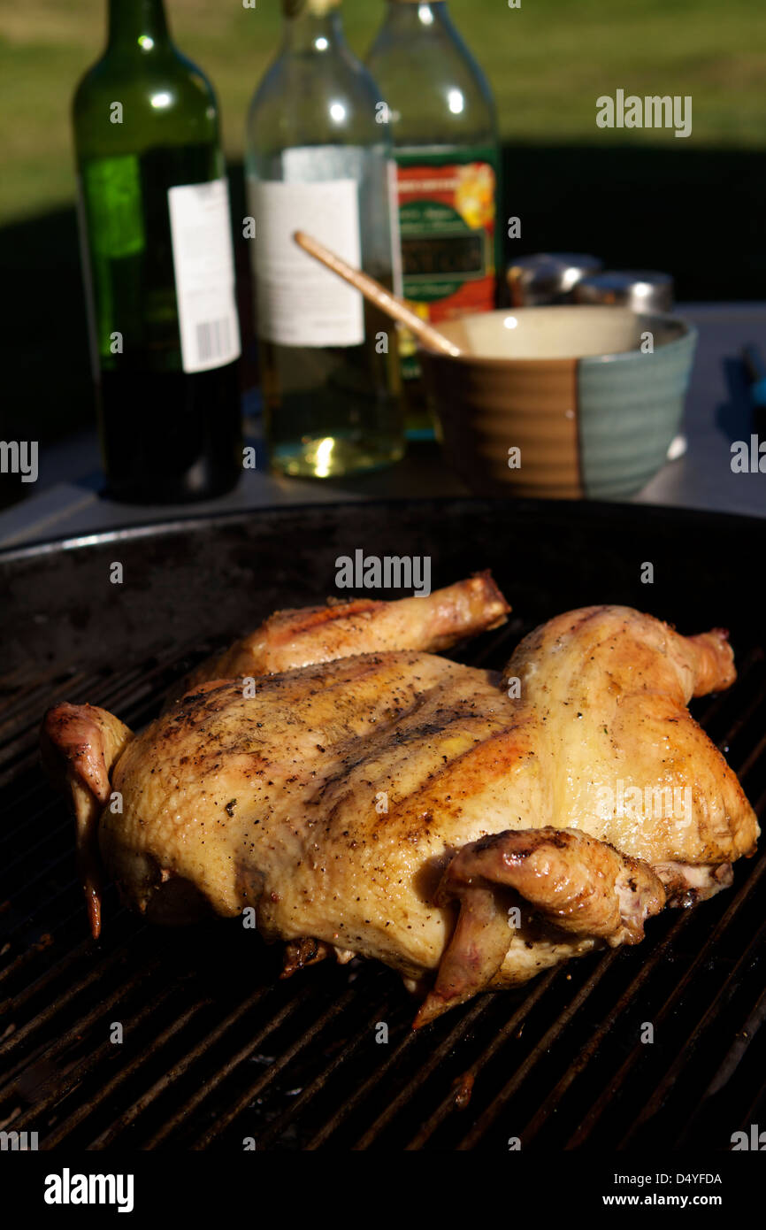 Grilling chicken backyard hi-res stock photography and images - Alamy