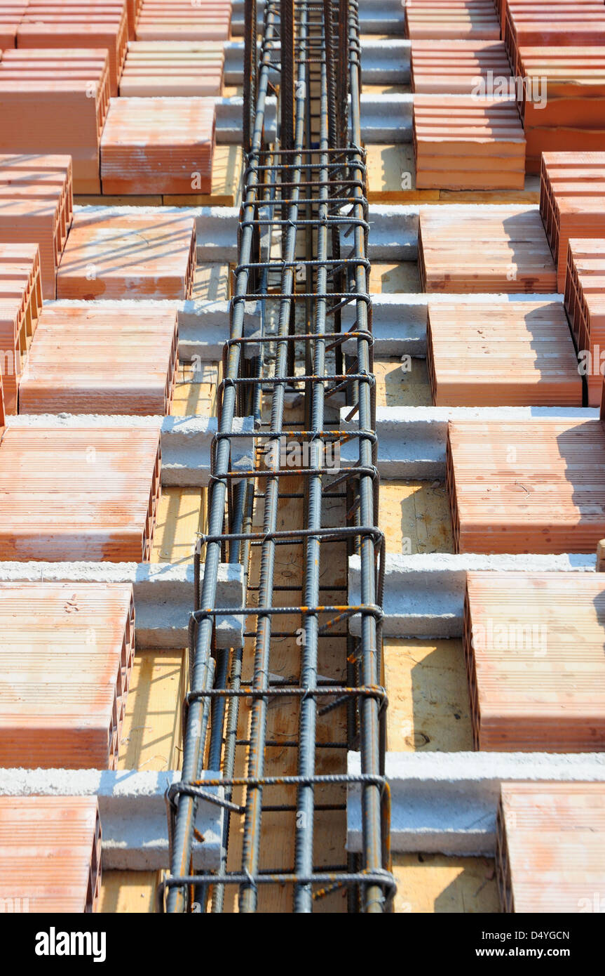 Construction site - Assembly floor in brick and cement structure Stock ...
