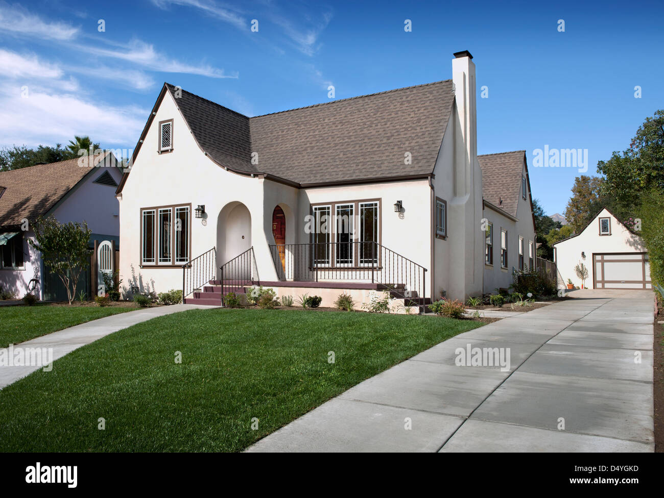 Exterior of cottage with lawn in front, Pasadena, California, USA Stock ...
