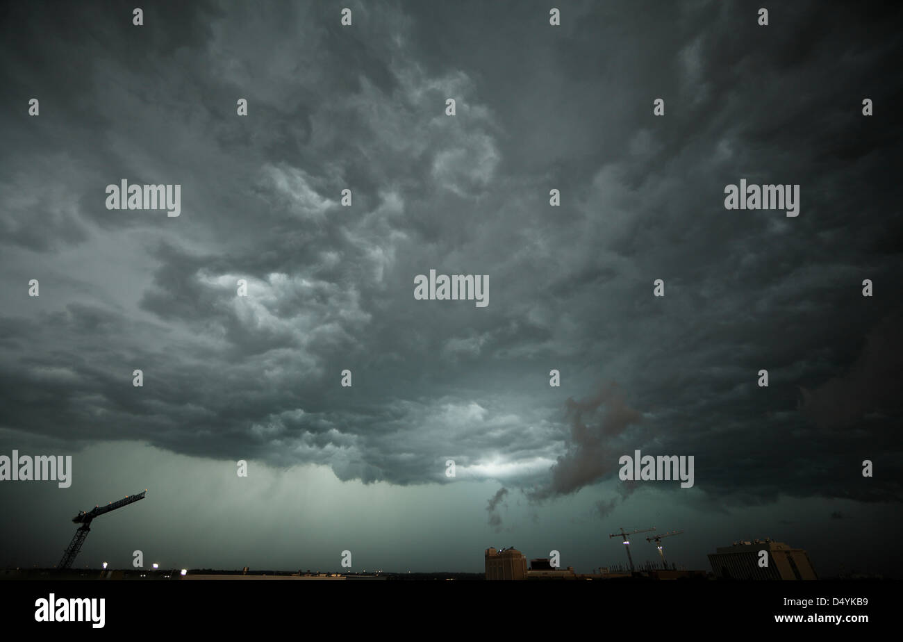 Squall line clouds hi-res stock photography and images - Alamy