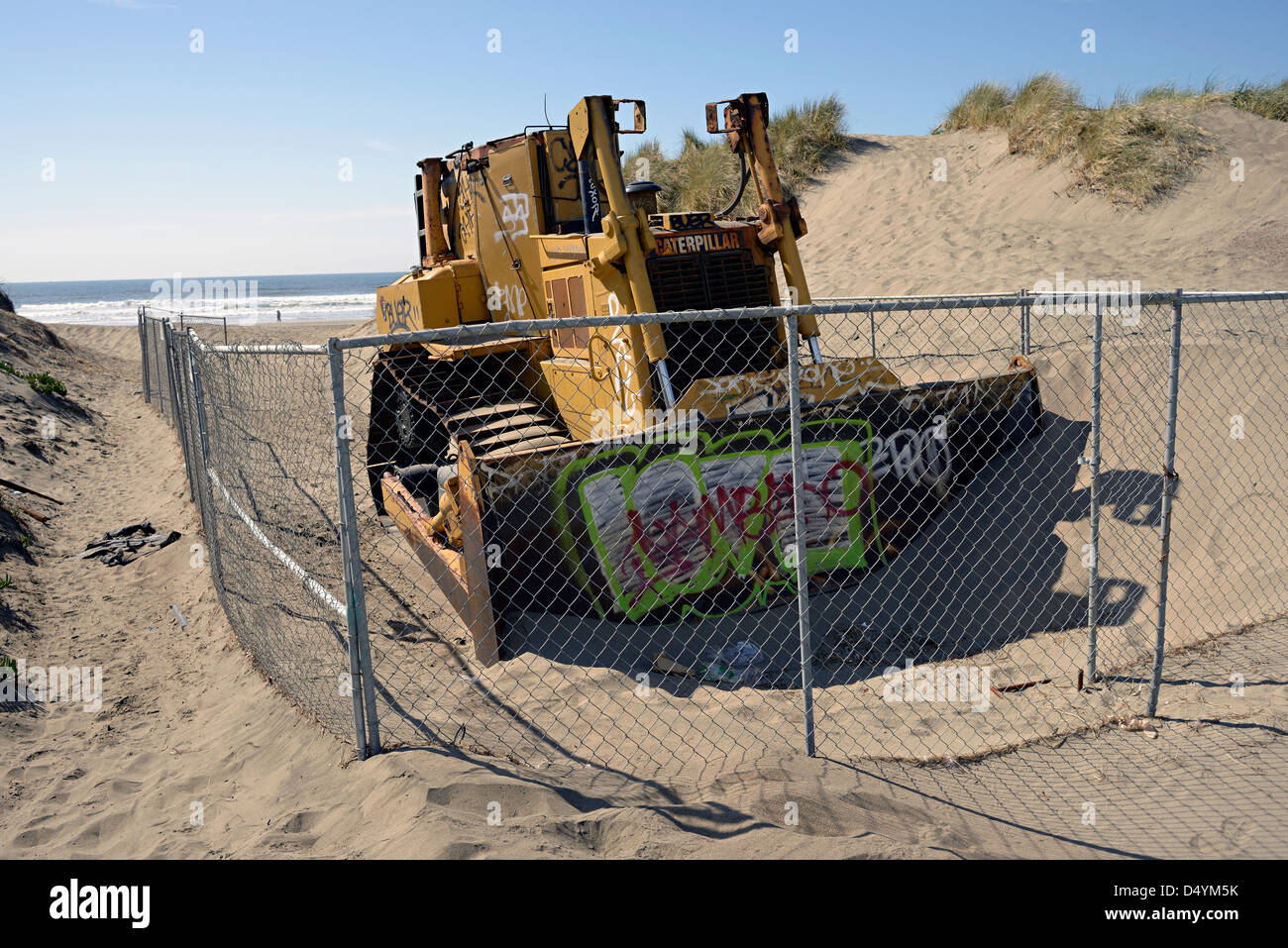 bulldozer ocean beach san francisco Stock Photo - Alamy