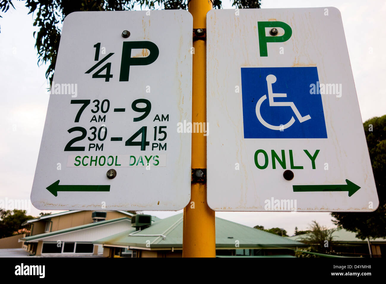 School road signs hi-res stock photography and images - Alamy