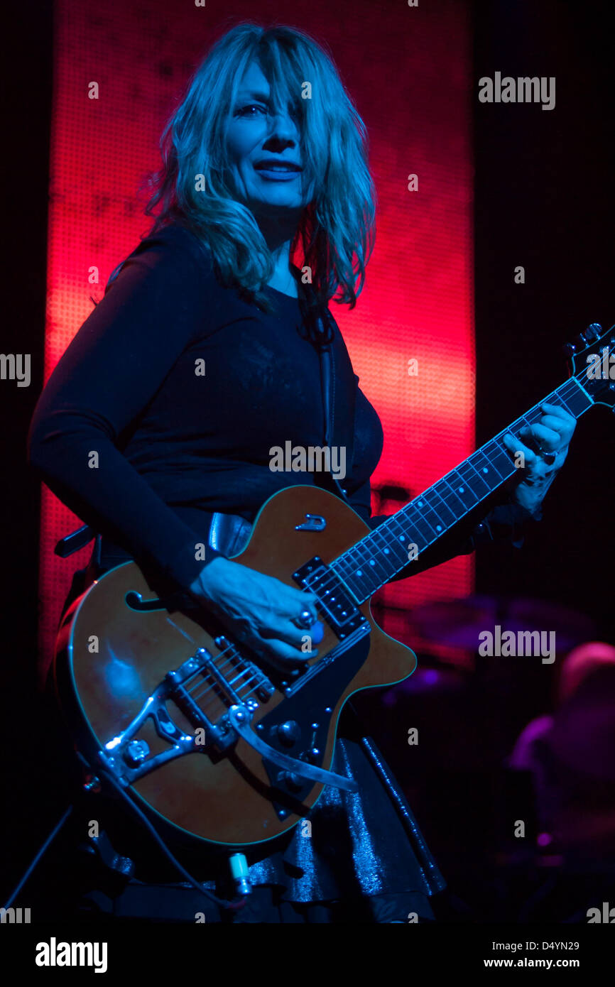 Nancy wilson rock musician hi-res stock photography and images - Alamy