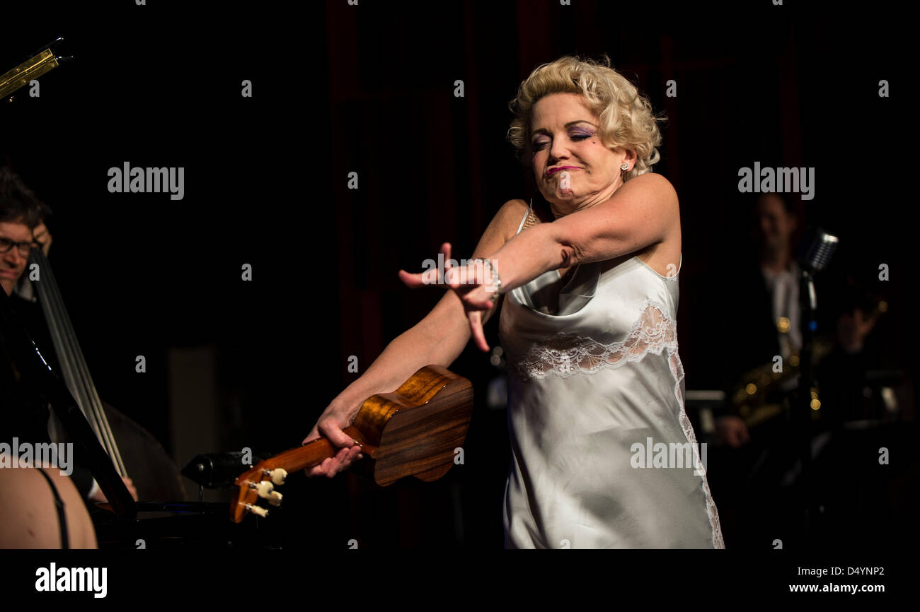 Alison fraser hi-res stock photography and images - Alamy