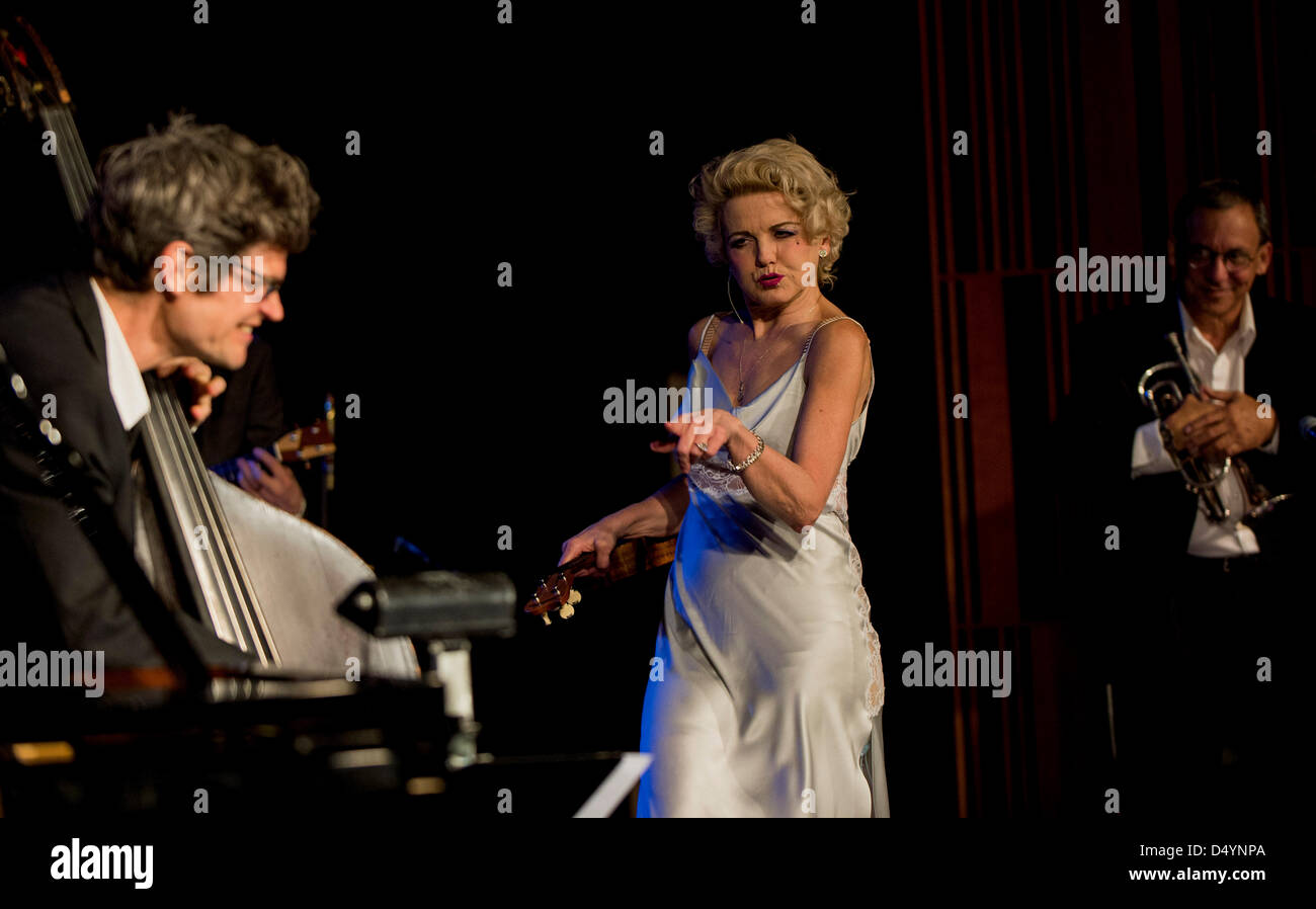 Alison fraser hi-res stock photography and images - Alamy