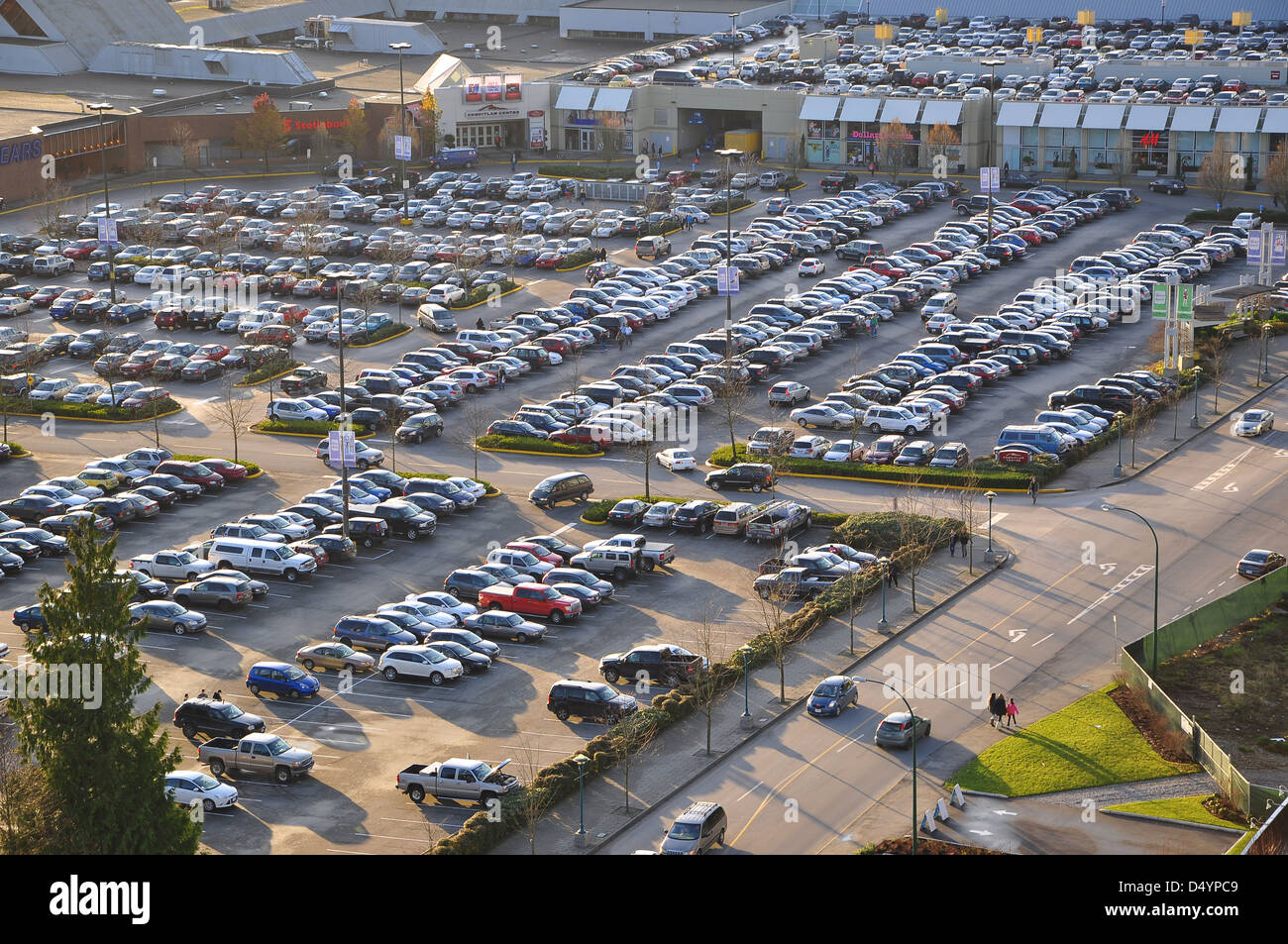 Aerial crowded parking lot hi-res stock photography and images - Alamy