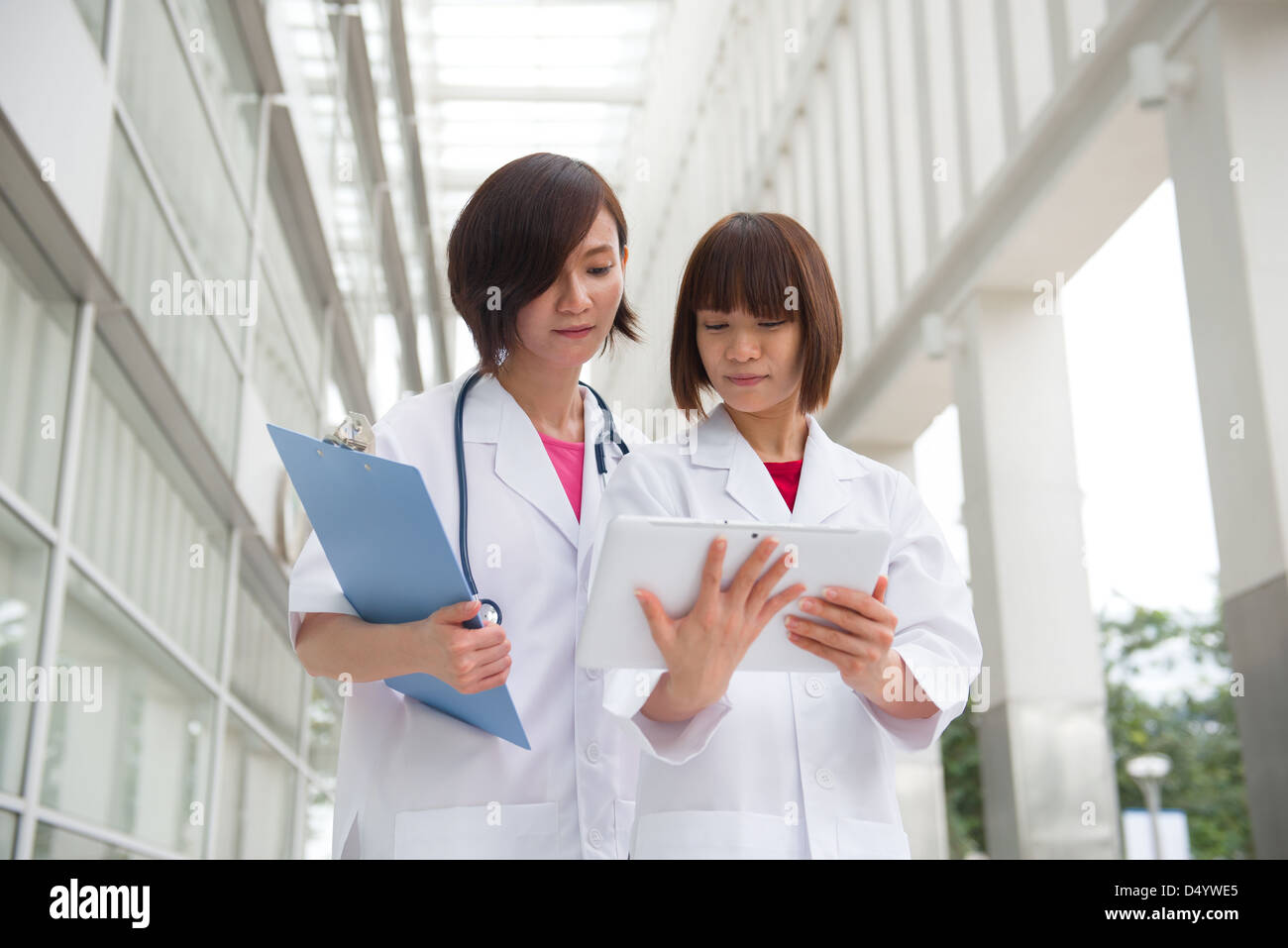 asian medical chinese doctors looking at somewhere Stock Photo - Alamy
