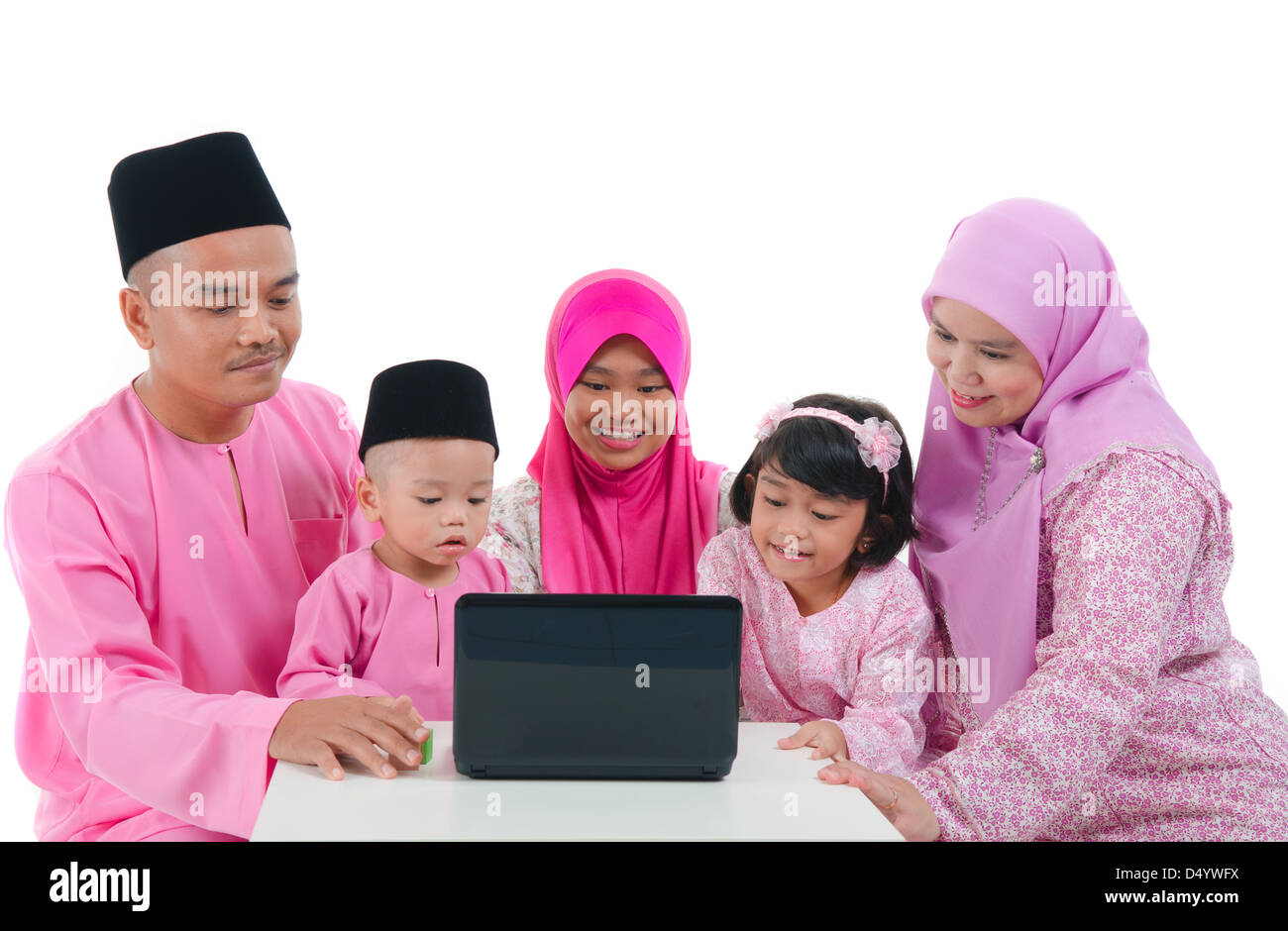 malay family with traditional maalysian traditional clothes and ...
