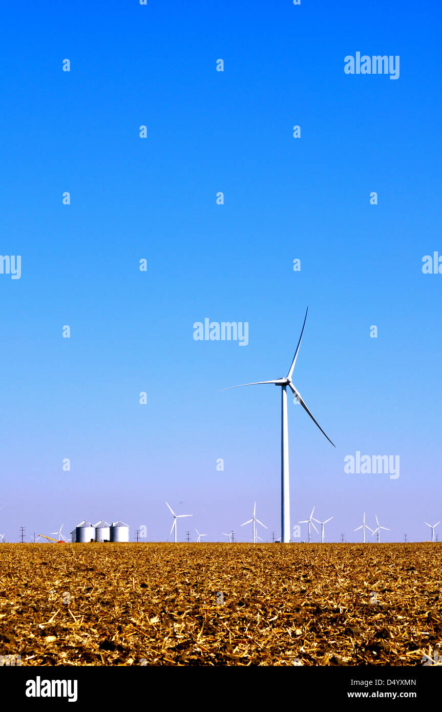 A windmill farm rotates over a Northwestern Indiana farm field Stock ...