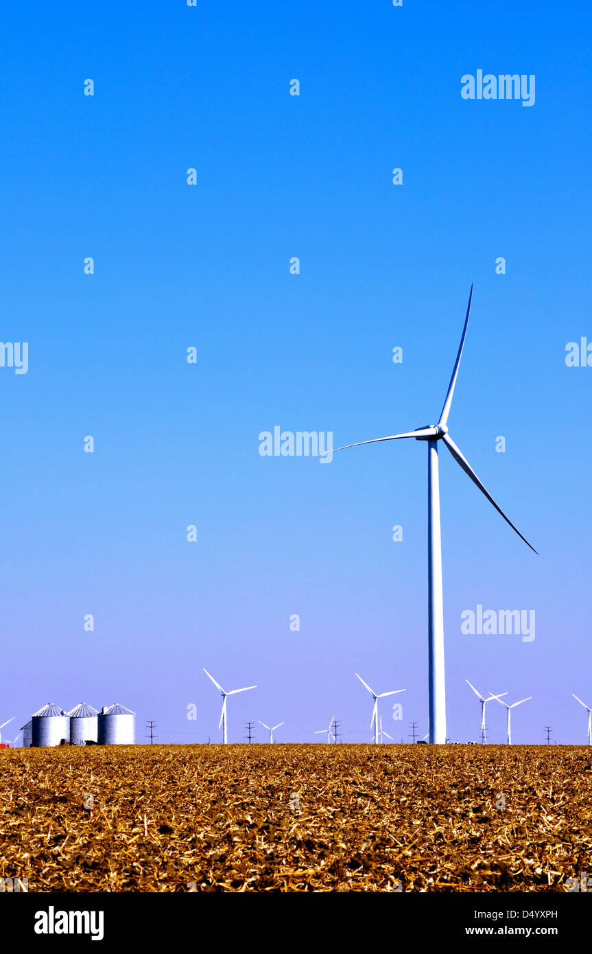 A windmill farm rotates over a Northwestern Indiana farm field Stock ...