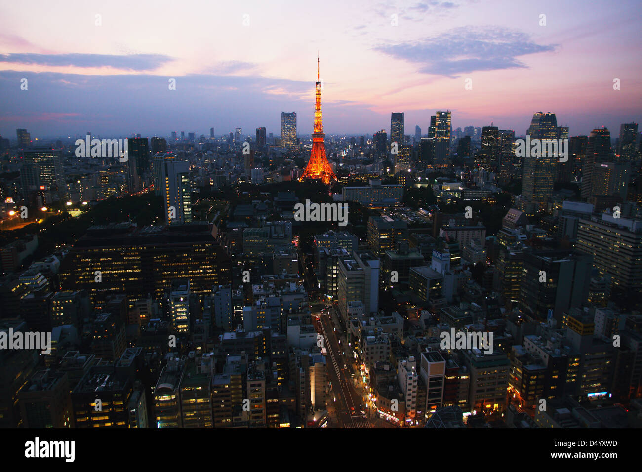 Tokyo Tower and cityscape at night Stock Photo - Alamy