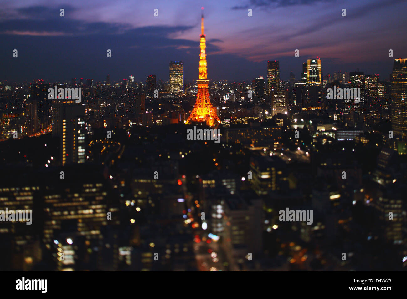 Tokyo Tower and cityscape at night Stock Photo - Alamy