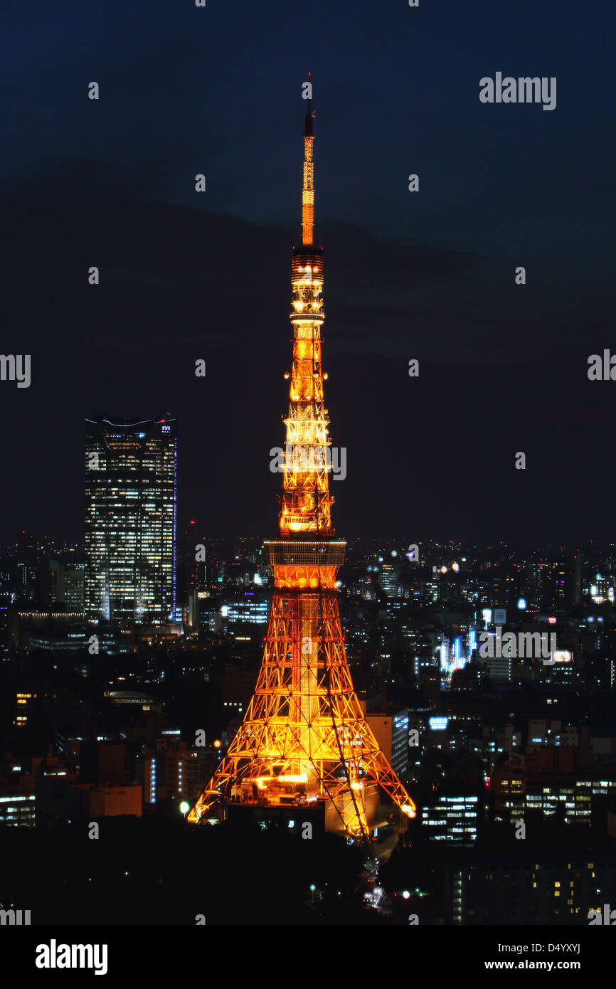 Tokyo Tower and cityscape at night Stock Photo - Alamy